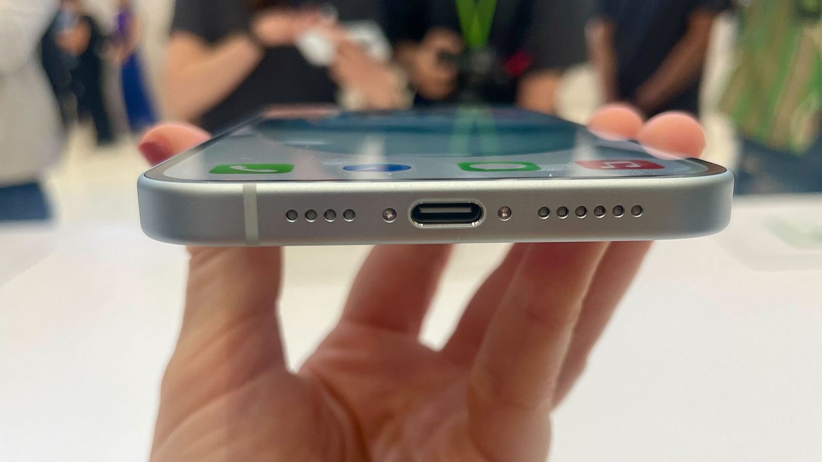 Port Charger iPhone Rusak? Ini Langkah Mengatasinya